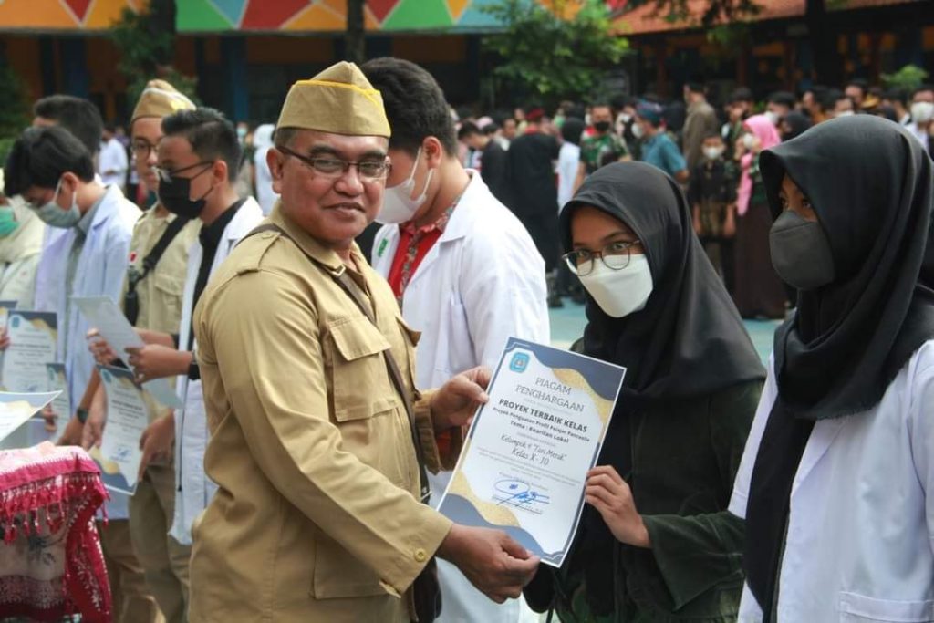 SMAN 15 Surabaya – Llego A Ganar